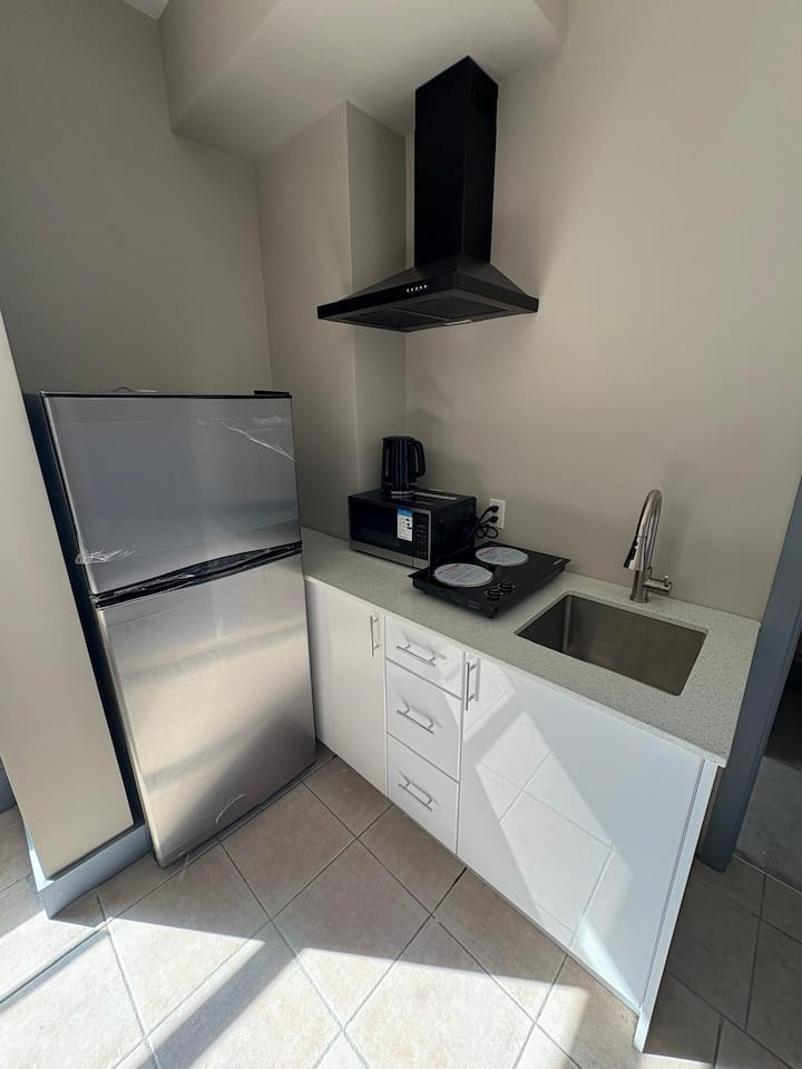 #38.1 St. Catharines Studio Hotel-apartment - St. Catharines