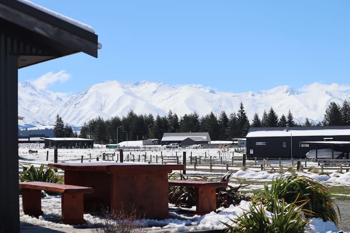 The Games Room - Spa, Epic Views & Mancave Magic - Twizel