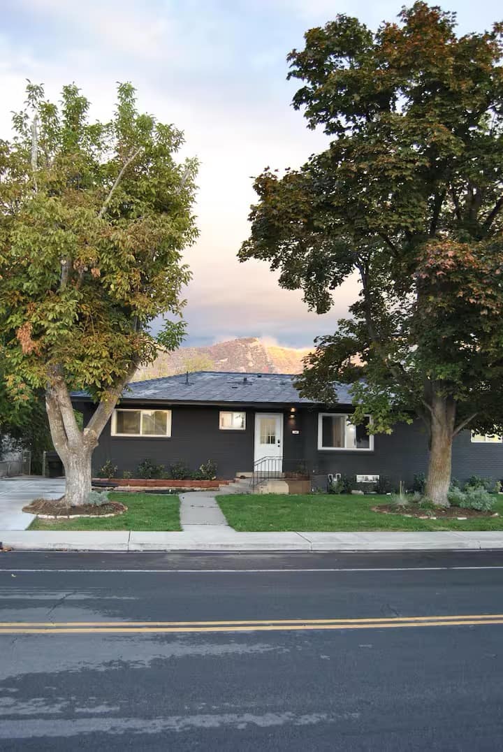 Gather Getaway | 3br 2ba | Pet Friendly | Waffles - Orem, UT