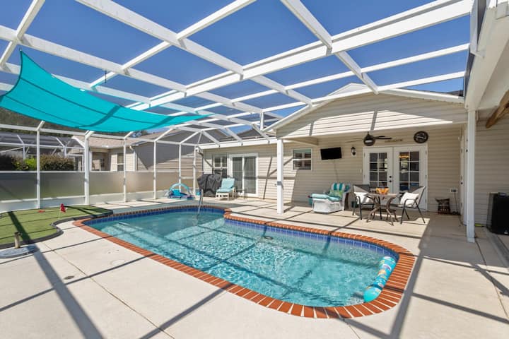 Fernbrook Pool & Putting Getaway - The Villages, FL