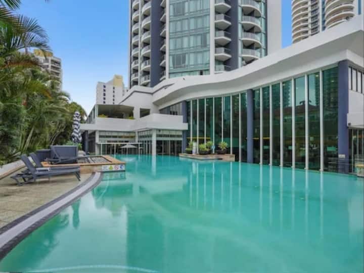 Central Located Queen Studio In Legend Hotel - Broadbeach