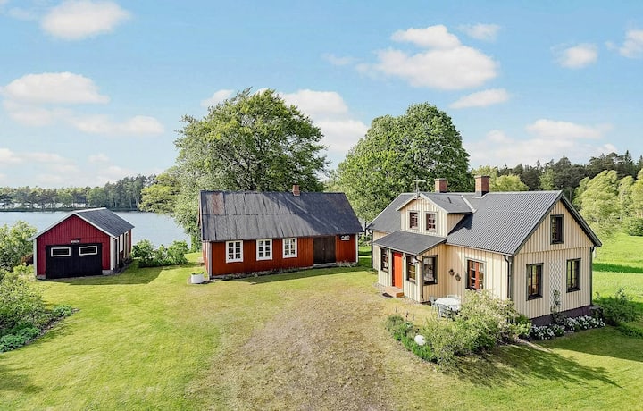Historic Lakeside House With Private Beach - Markaryd