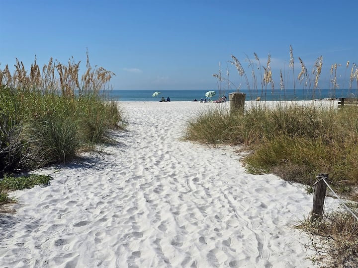 Steps To St. Pete Beach!-pool-beach View! 6700-305 - St. Pete Beach, FL