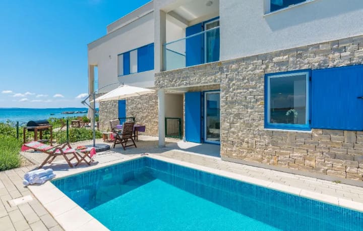 Beach Front Home In Privlaka - Zaton