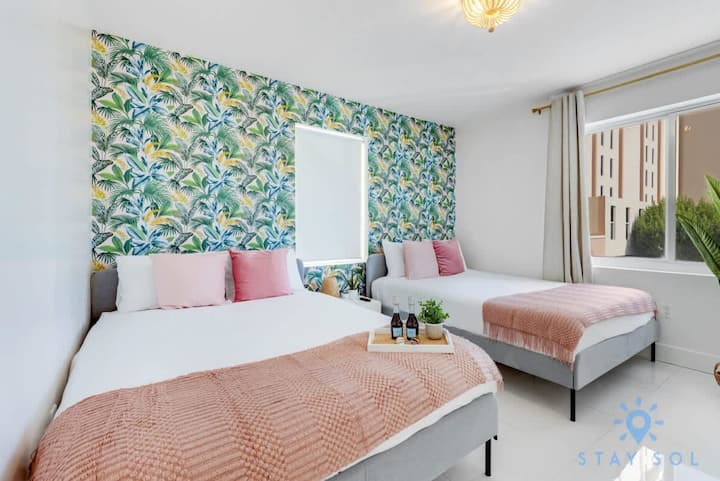 Stylish 2 Br Apartment W/pool - Near Beach - Hollywood, FL