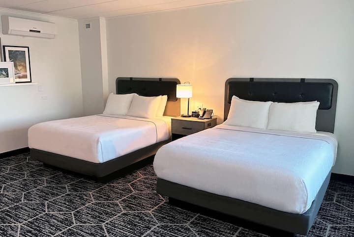 2 Queen Beds | La Quinta O’hare | Free Breakfast - Chicago, IL