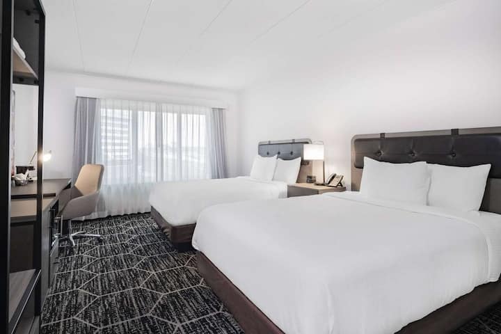2 Queen Beds | La Quinta O’hare | Parking - Chicago, IL