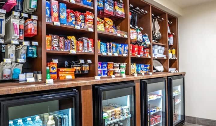 Convenient Room Near Prairie Meadows Casino - Des Moines, IA