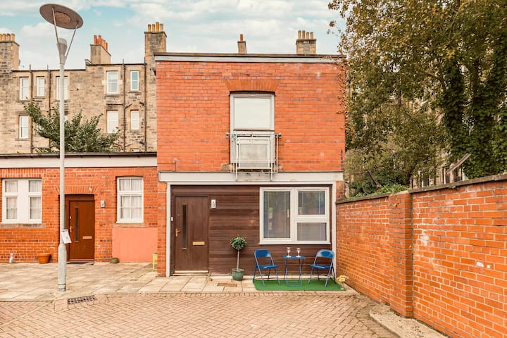 Unique 1 Bed House With Private Parking - Edinburgh