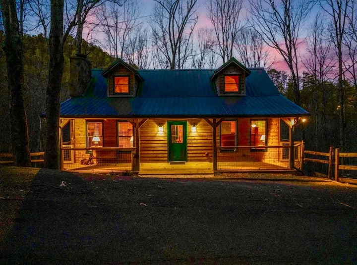 Hushpuppy Hollow – 3br/2ba (Pet Friendly), Hot Tub - Townsend, TN