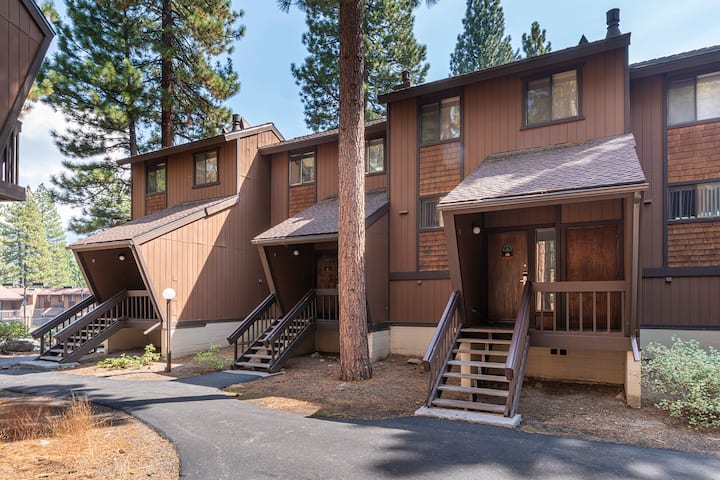 Spacious Condo Near Diamond Peak Ski Resort & Hiki - Incline Village