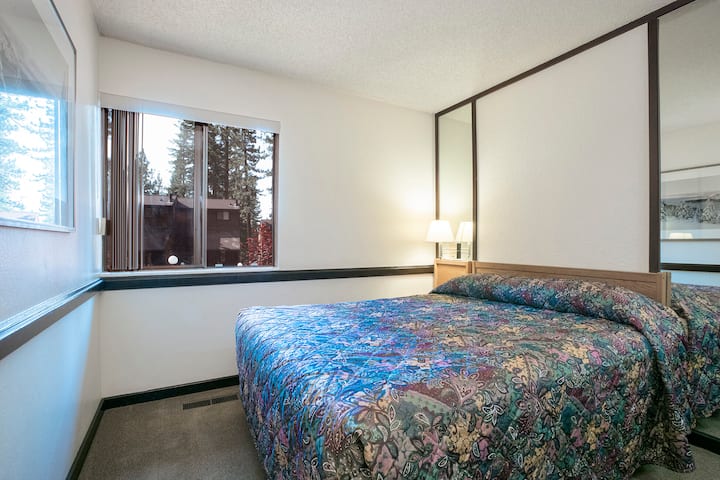 Spacious Wood-inspired Loft Perfect For Group Stay - Lake Tahoe