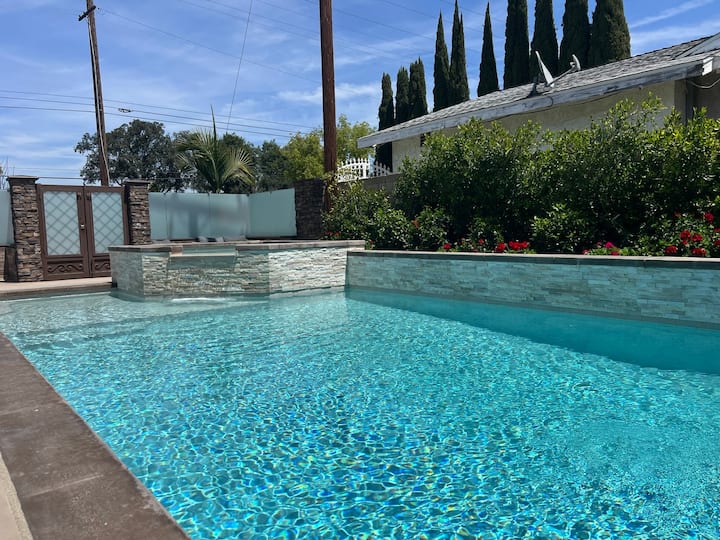 Cozy Pool & Jacuzzi Home With Game Room - Anaheim, CA