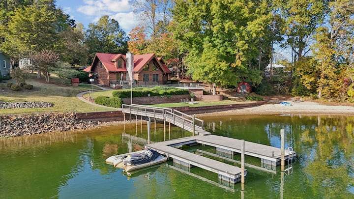 Rustic Lakefront Cabin With Incredible Views - Denver, NC