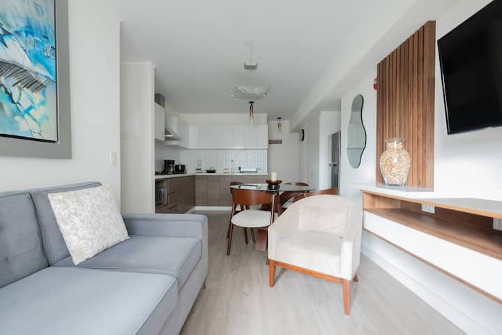 Ih*| Comfortable 2br Apt W/ Pool And Paid Parking - リマ