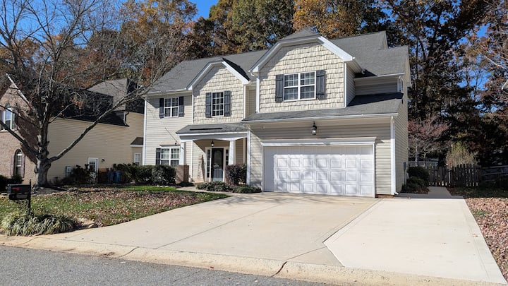 Bampton Bliss – Concord Retreat W/ Space & Comfort - Concord, NC