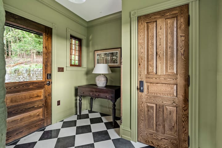 The Victorian At Indiandale Springs - 4 Br - Reading, PA