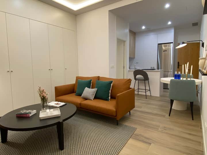 W* | Warm & Modern 1br Apartment In Chueca - Estación de Asamblea de Madrid-Entrevías
