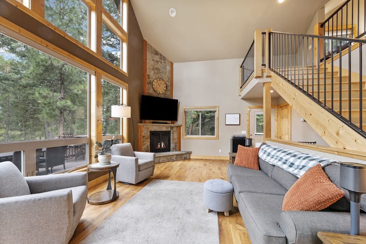 New! Hot Tub, Fire Pit, Foosball Table! - Bigfork, MT