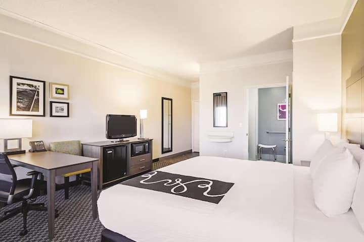 La Quinta The Domain | King Room | Free Parking - 오스틴