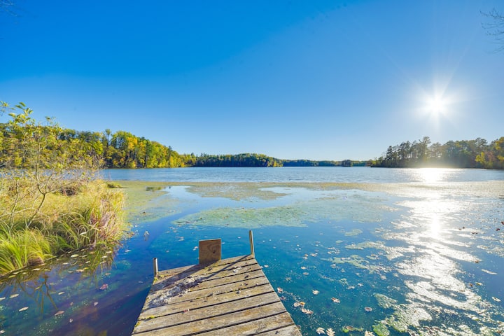 Northwoods Nature Escape! Lakefront Hayward Cabin - Hayward, WI