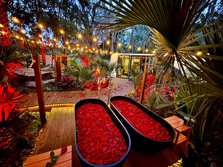 New Romantic Tiny Home Wellness Jungle Retreat Tub - Florida