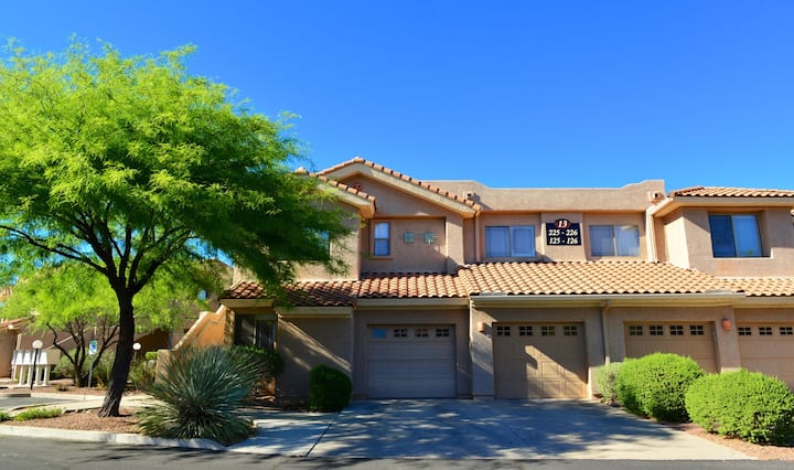 Large Oro Valley Condo Rental - Views! - Oro Valley, AZ
