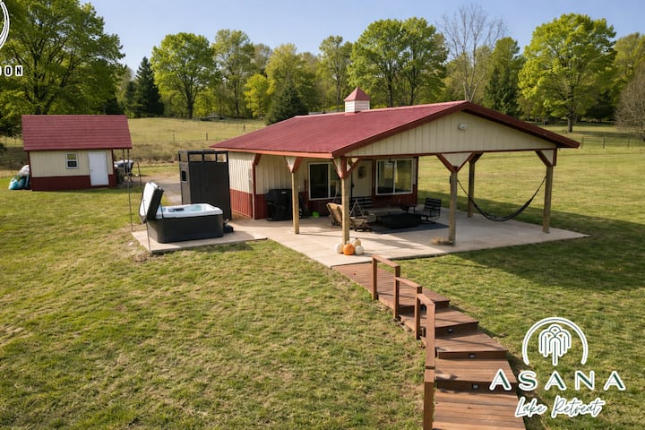 Mantra Bungalow | Pondside Stay + Hot Tub - Brown County, IN