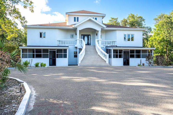 Island Getaway With Private Patio & Free Parking - Turks and Caicos Islands