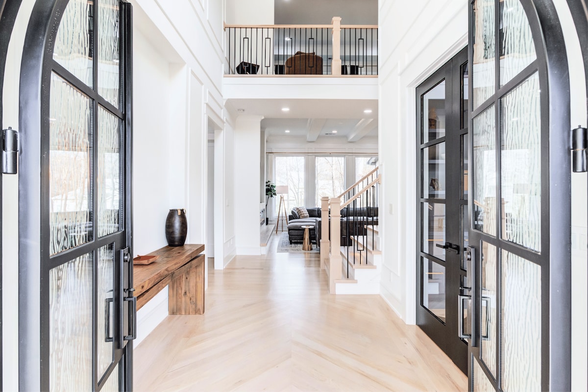 Luxe Lawrenceville, Executive Retreat with Office - Houses for Rent in ...