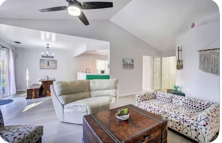 3br Hidden Courtyard Escape! - Harrisburg, NC