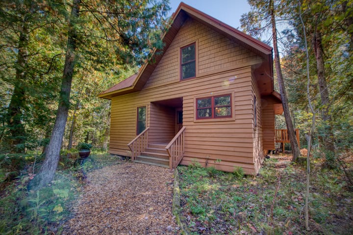 Meadow Rue Retreat @ Brickyard Creek - Big Bay State Park, La Pointe