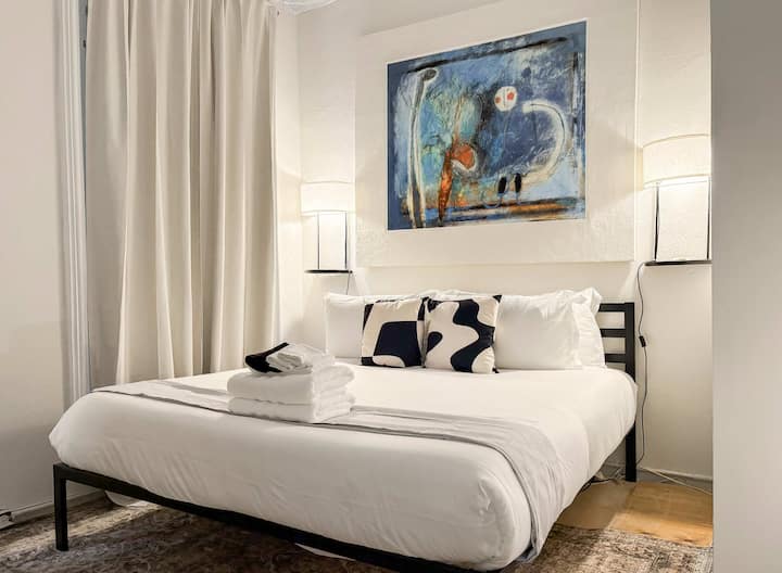 Cozy Room In Speakeasy-style Loft W/ Vintage Charm - Chicago, IL