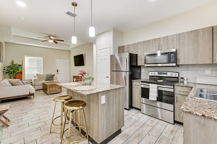 2 Mi To Dhr Health: Commuter-friendly Pharr Apt - Pharr, TX