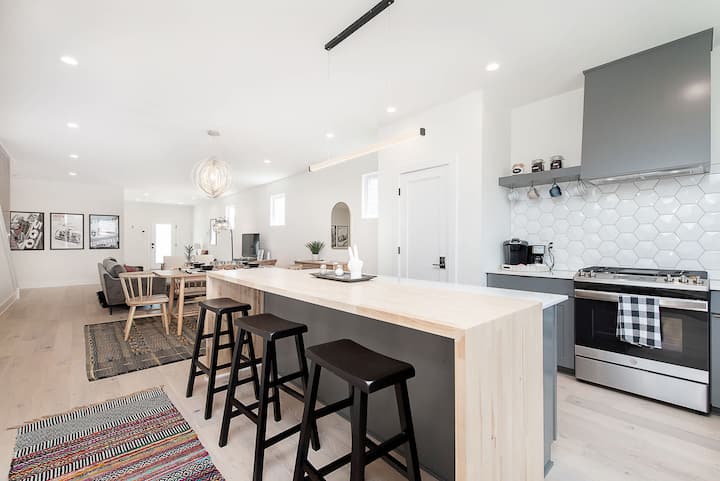 Modern Luxe Retreat | Hot Tub | Garage | Near Dt - Indiana (State)