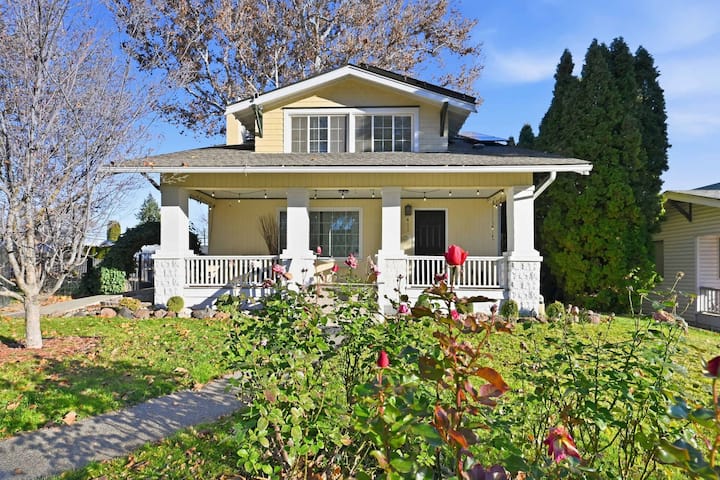 Historic Yakima Home, 4br, Office, Backyard Oasis - Yakima, WA