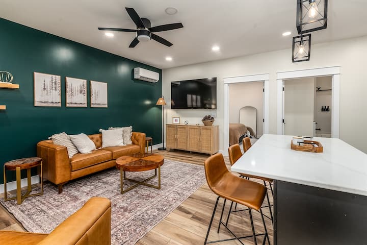 Stylish 1br Downtown • Near Garden Of The Gods - Harrisburg, IL