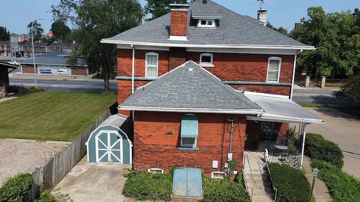 The Lamp Post Manor | 5br Historic Gem In Danville - Danville, IL