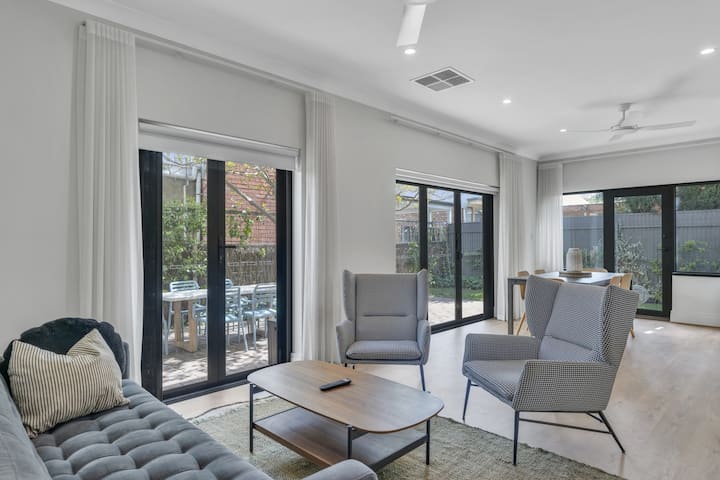 Family Retreat With Balcony And Courtyard - South Australia