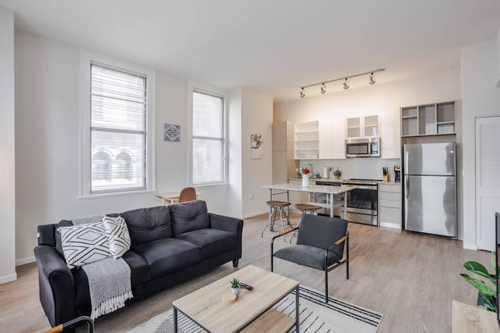 Stylish Cozysuites Sky Central #10 - Cincinnati
