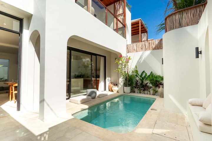 Aura Villa – 2br Coastal Retreat In Uluwatu - Indonesia
