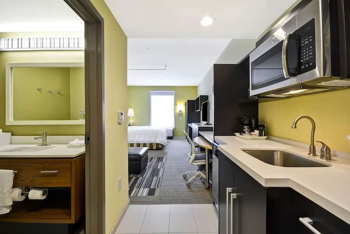 Relaxed Getaway W/ Pool Access Near Downtown - Rock Hill, SC