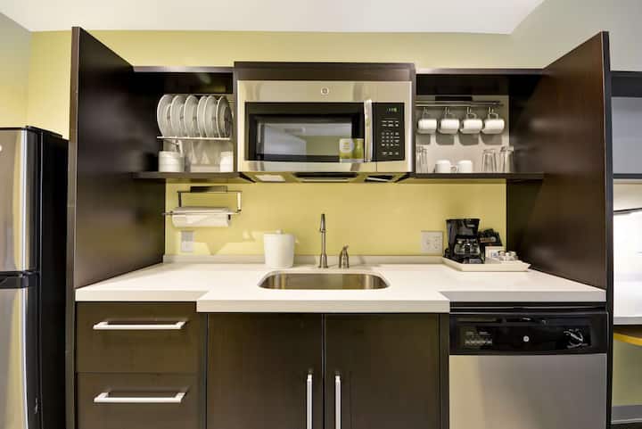 Relaxing Suite + Breakfast Near Manchester Meadows - Fort Mill, SC