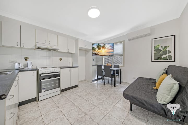 Kozyguru | Cozy 1-bedroom Granny Flat In Fairfield - Fairfield