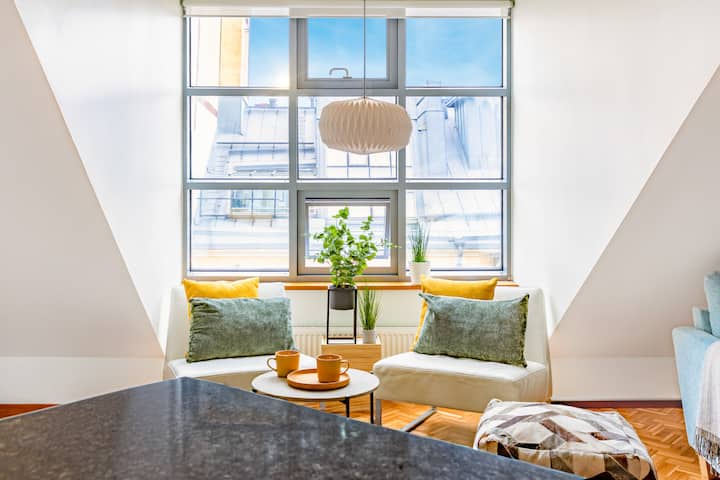Stylish Loft | Jacuzzi | Balcony | Aircon |Netflix - Helsinki