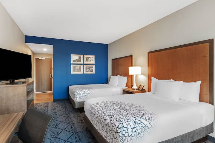 Laquinta Kc Beacon Hill | 2q Beds | Jazz District - Kansas City, MO