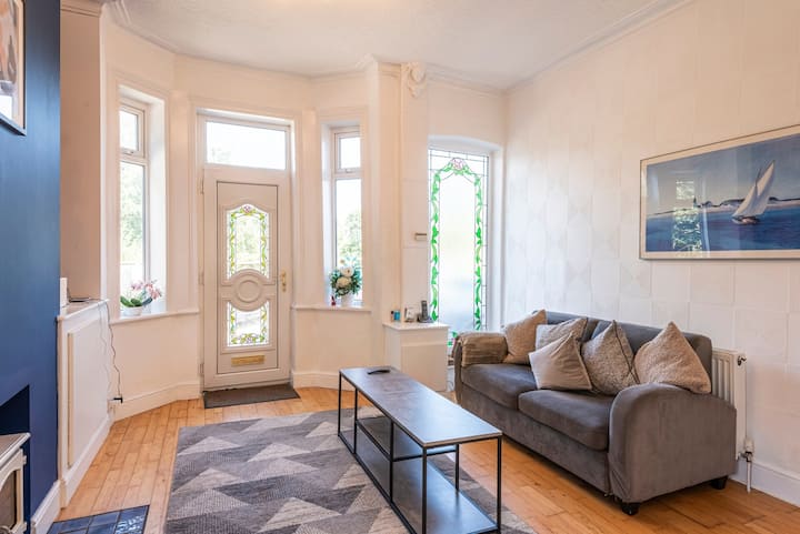 Spacious 3br Home - Comfort & Convenience - Bury
