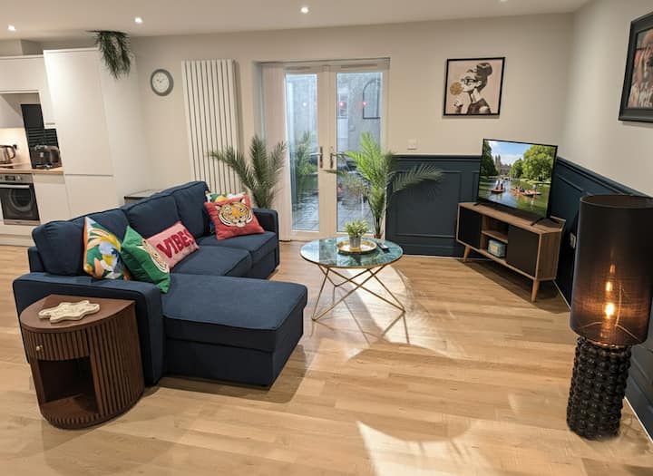 Luxury New-build House Nr Science & Business Parks - Cambridge, UK