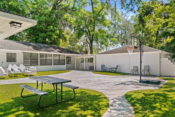 5 Bedroom House Walking Distance To Uf/ Swamp - Gainesville, FL