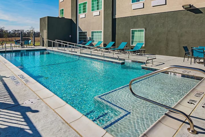 La Quinta Dallas-wylie  | Family Room - Dallas, TX